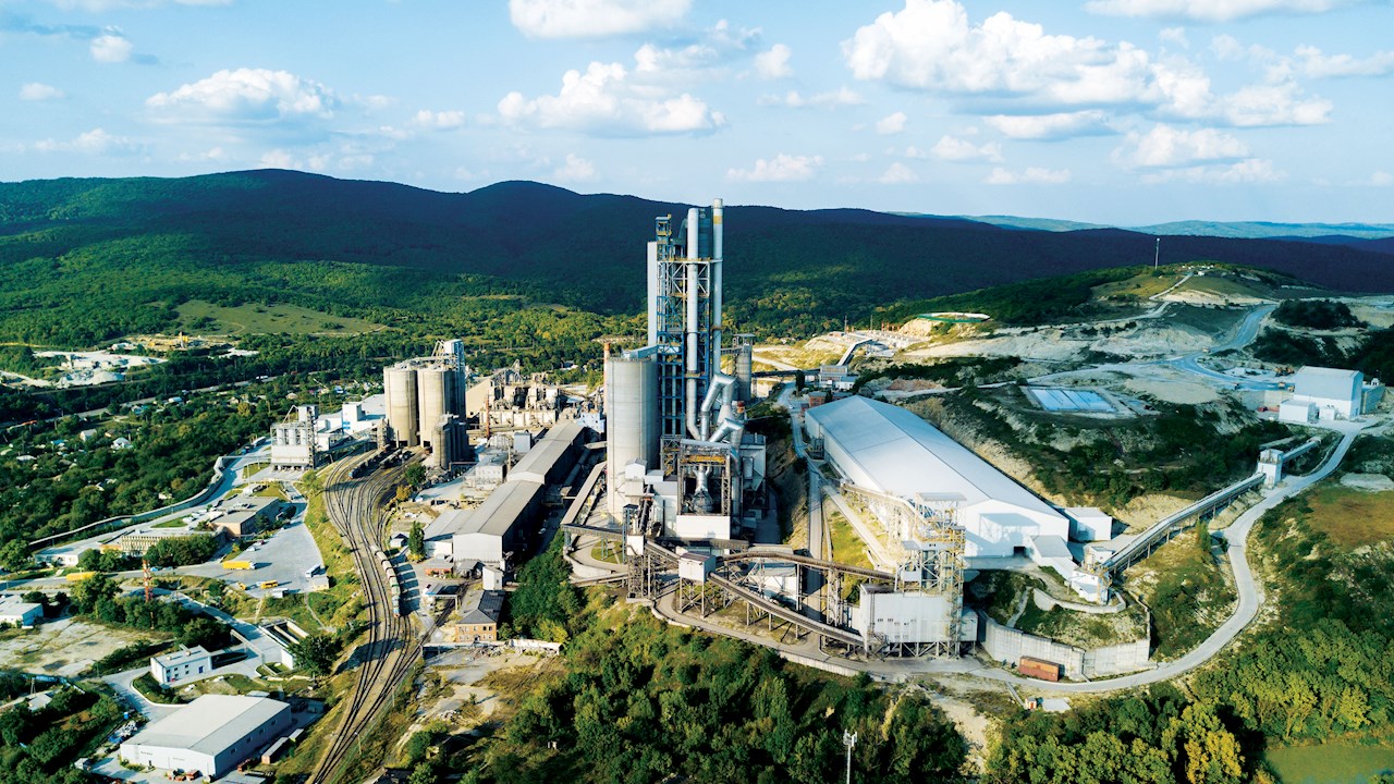 Electrification & CCUS key pathways to decarbonising cement industry ...