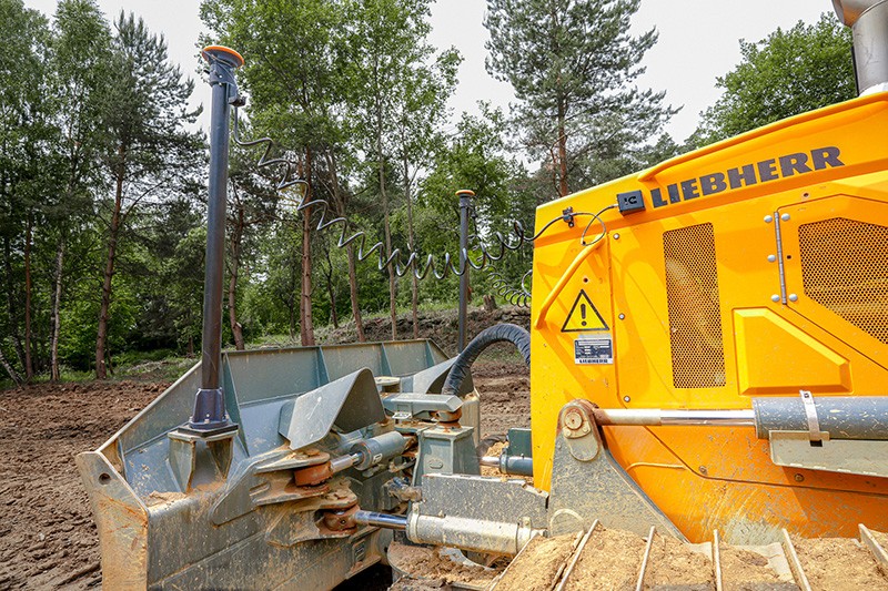 Liebherr expands digital integration with Unicontrol on G8 crawler ...